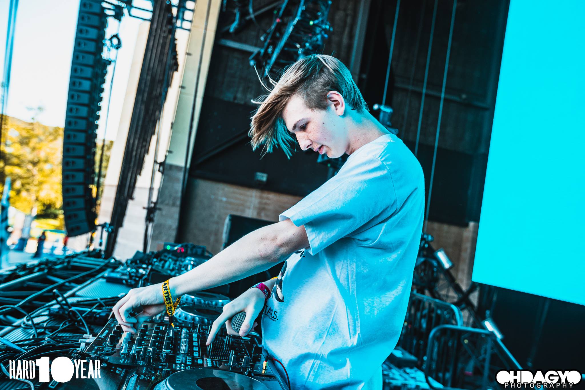 Watch Whethan tease his RL Grime collaboration at EDC Mexico ...