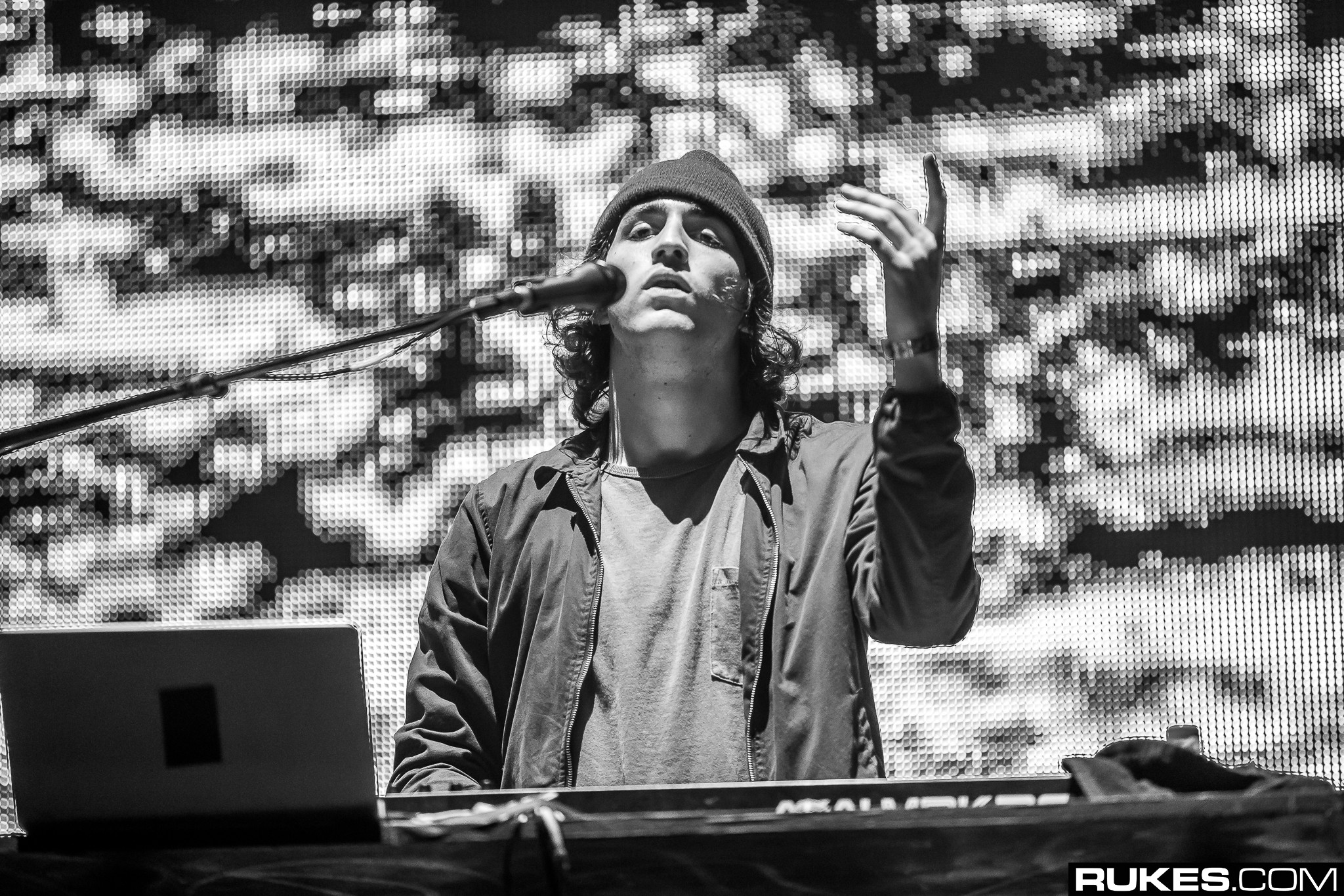 Porter Robinson celebrates six years of 'Worlds' with unreleased live ...